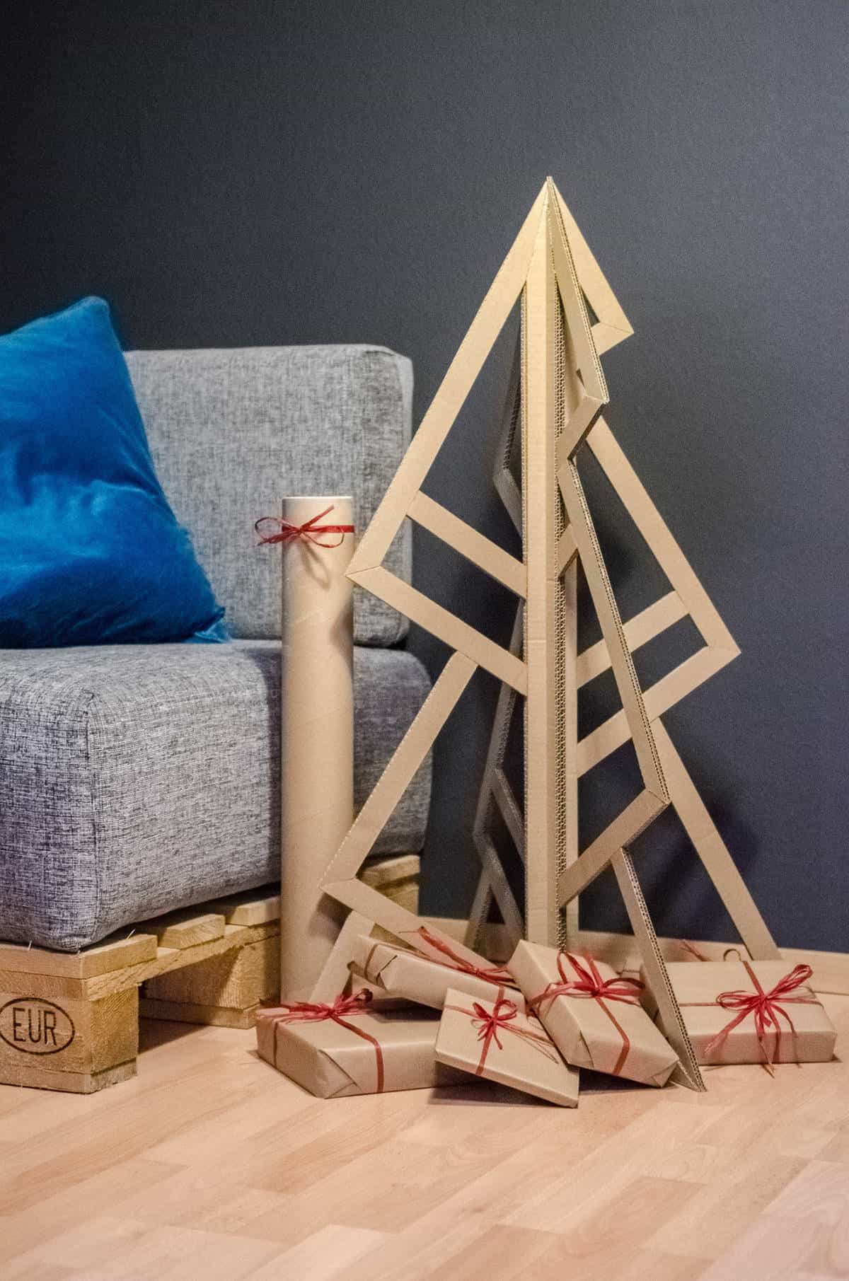 Christmas Tree Made of Upcycled Amazon Packaging • Recyclart